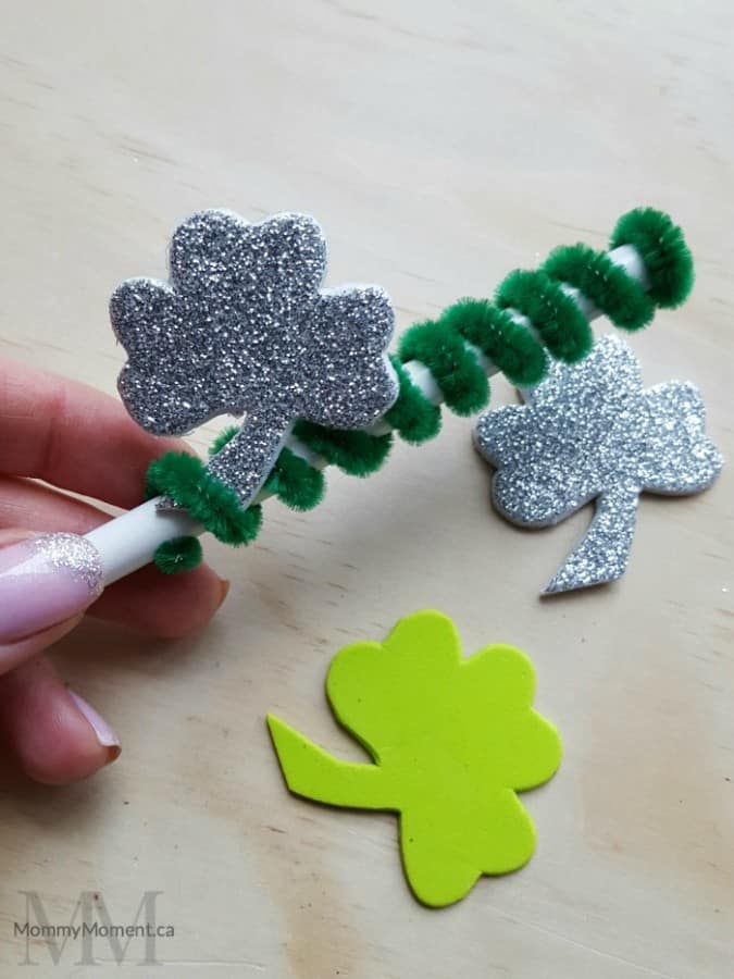 DIY SHAMROCK PENCIL TOPPERS - Mommy Moment